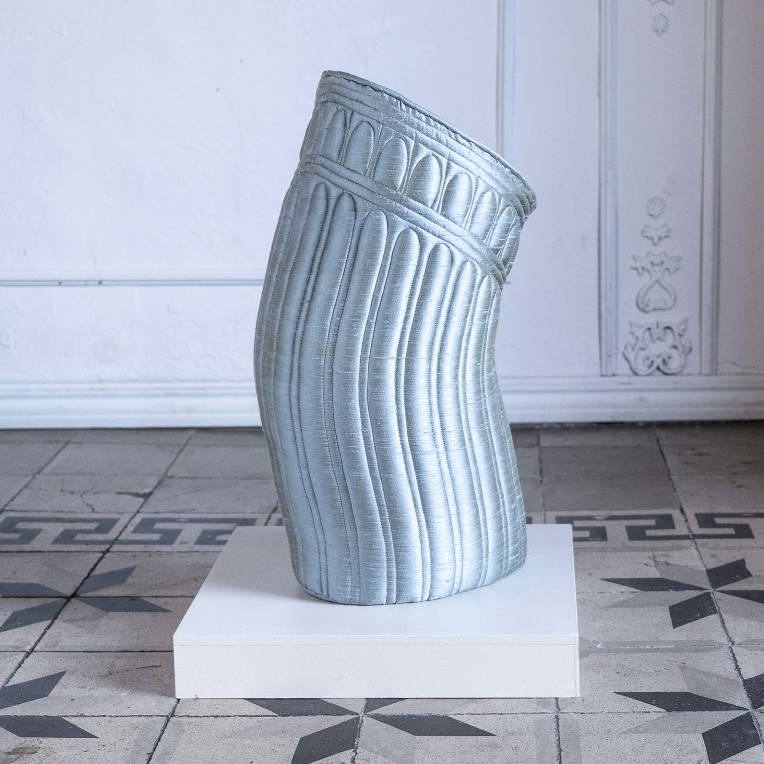 Iconic column by Sergio Roger - Rossana Orlandi